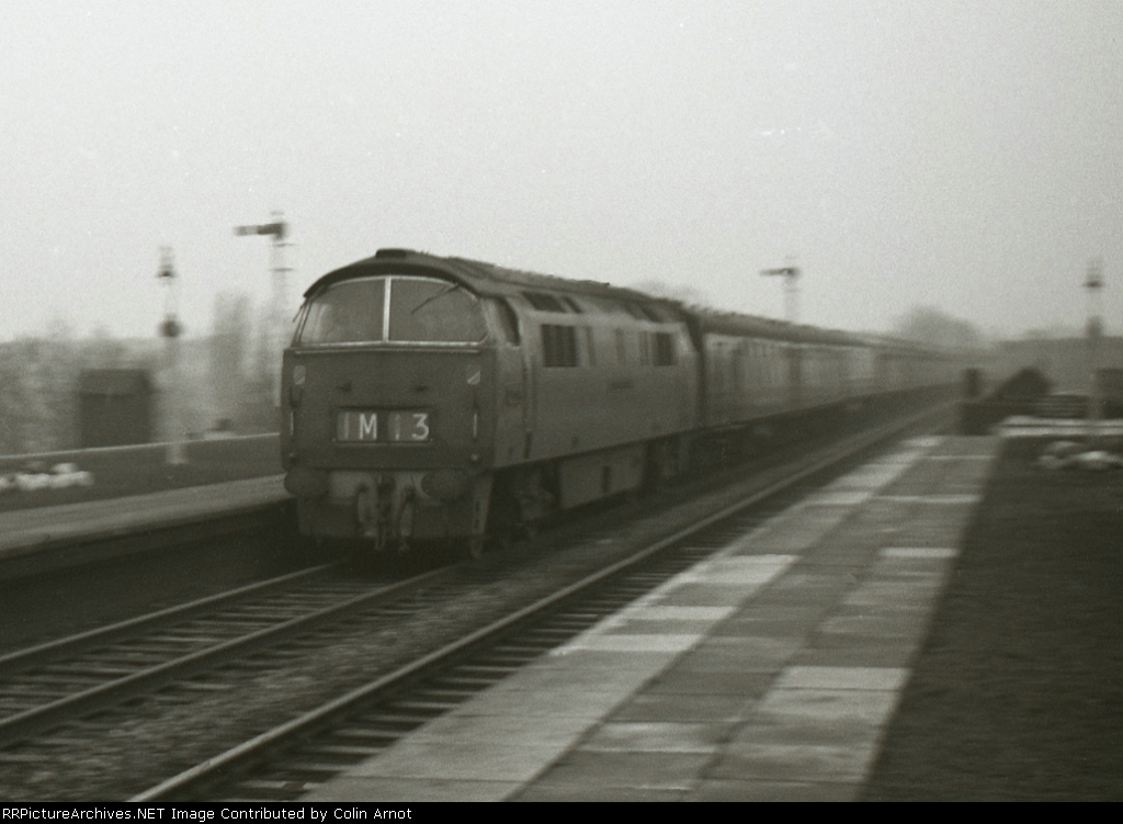 BR Type 4 Western Class Diesel Hydraulic D1006 "Western Stalwart" Heds the 12:10 Paddington to ...